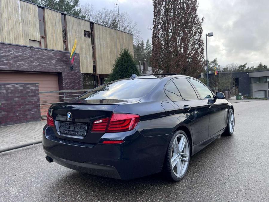 Black BMW 520 2012 in Kaunas, with an engine capacity of 2.00 L and mileage of 300 thousand km for 10500 €, photo 4 on AUTOMOTO.COM.LV