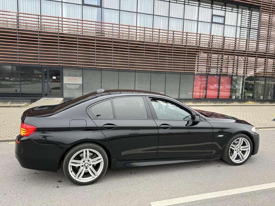 Black BMW 520 2012 in Klaipeda, with an engine capacity of 2.00 L and mileage of 290 thousand km for 9000 €, photo 13 on AUTOMOTO.COM.LV