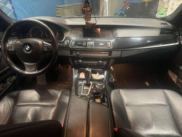 Melns BMW 520 2012 Kauņa, ar dzinēja tilpumu 2.00 L un nobraukumu 310 tūkst. km par 10450 €, foto 8 vietnē AUTOMOTO.COM.LV