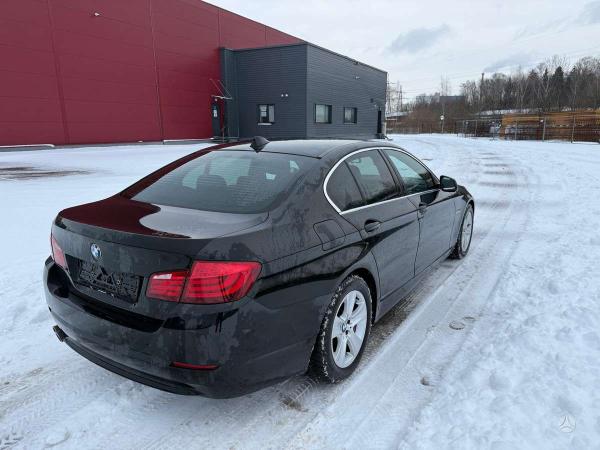 Black BMW 520 2012 in Kaunas, with an engine capacity of 2.00 L and mileage of 311 thousand km for 9800 €, photo 2 on AUTOMOTO.COM.LV