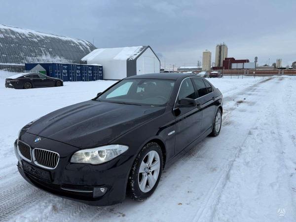 Black BMW 520 2012 in Kaunas, with an engine capacity of 2.00 L and mileage of 311 thousand km for 9800 €, photo 4 on AUTOMOTO.COM.LV