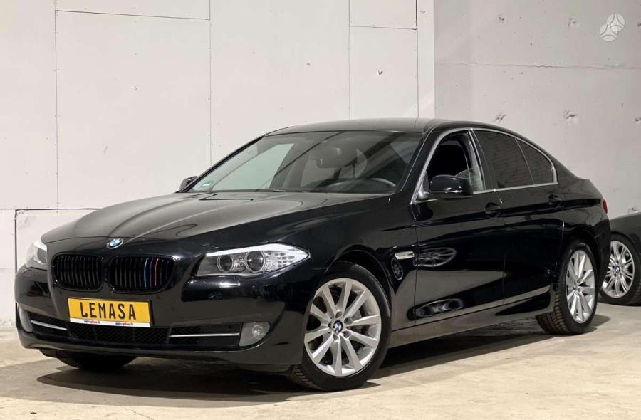 Black BMW 520 2012 in Klaipeda, with an engine capacity of 2.00 L and mileage of 282 thousand km for 8999 €, photo 1 on AUTOMOTO.COM.LV