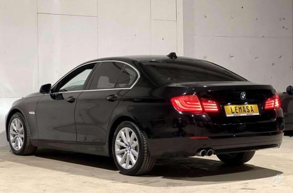 Black BMW 520 2012 in Klaipeda, with an engine capacity of 2.00 L and mileage of 282 thousand km for 8999 €, photo 5 on AUTOMOTO.COM.LV