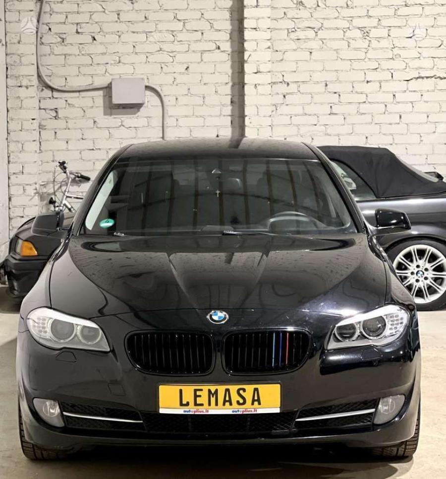Black BMW 520 2012 in Klaipeda, with an engine capacity of 2.00 L and mileage of 282 thousand km for 8999 €, photo 15 on AUTOMOTO.COM.LV