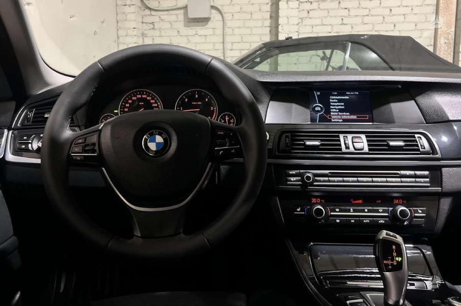 Black BMW 520 2012 in Klaipeda, with an engine capacity of 2.00 L and mileage of 282 thousand km for 8999 €, photo 23 on AUTOMOTO.COM.LV