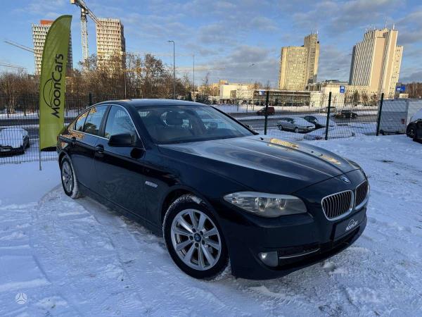 Melns BMW 520 2012 Viļņa, ar dzinēja tilpumu 2.00 L un nobraukumu 384 tūkst. km par 7300 €, foto 2 vietnē AUTOMOTO.COM.LV
