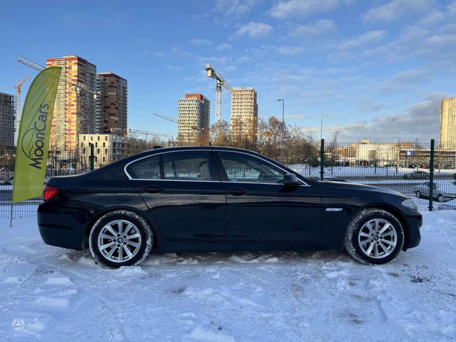 Melns BMW 520 2012 Viļņa, ar dzinēja tilpumu 2.00 L un nobraukumu 384 tūkst. km par 7300 €, foto 9 vietnē AUTOMOTO.COM.LV