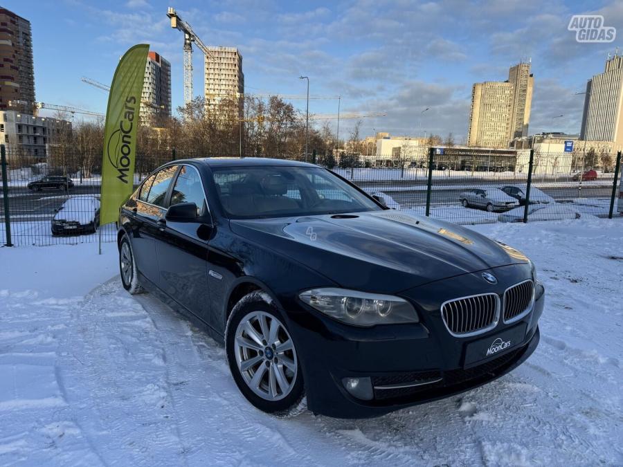 Black BMW 520 2012 in Vilnius, with an engine capacity of 2.00 L and mileage of 384 thousand km for 7300 €, photo 4 on AUTOMOTO.COM.LV