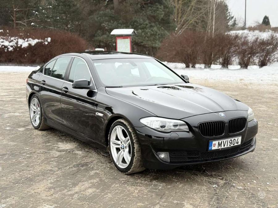 Melns BMW 520 2012 Viļņa, ar dzinēja tilpumu 2.00 L un nobraukumu 298 tūkst. km par 6800 €, foto 1 vietnē AUTOMOTO.COM.LV
