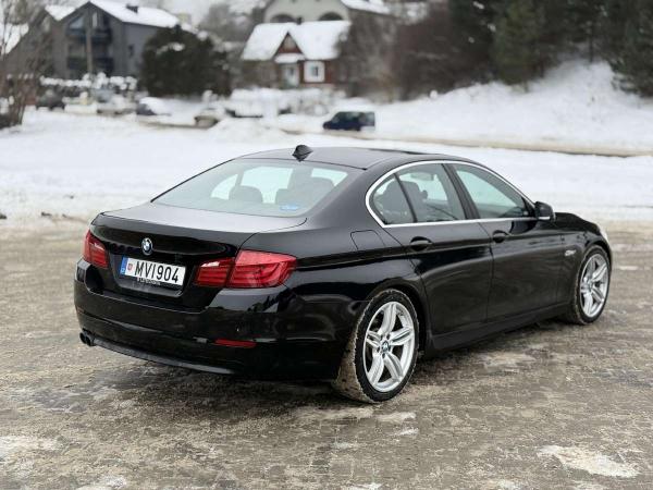 Black BMW 520 2012 in Vilnius, with an engine capacity of 2.00 L and mileage of 298 thousand km for 6800 €, photo 4 on AUTOMOTO.COM.LV
