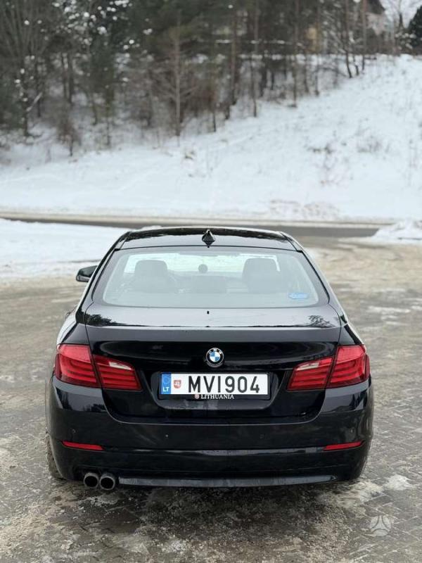 Black BMW 520 2012 in Vilnius, with an engine capacity of 2.00 L and mileage of 298 thousand km for 6800 €, photo 5 on AUTOMOTO.COM.LV
