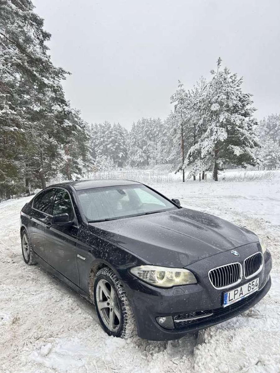 Black BMW 520 2012 in Varena, with an engine capacity of 2.00 L and mileage of 335 thousand km for 8000 €, photo 1 on AUTOMOTO.COM.LV