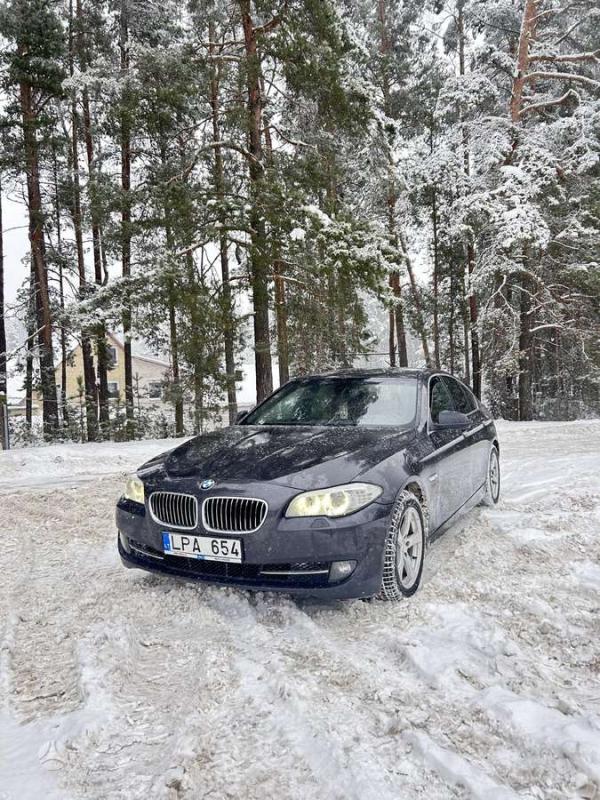 Black BMW 520 2012 in Varena, with an engine capacity of 2.00 L and mileage of 335 thousand km for 8000 €, photo 2 on AUTOMOTO.COM.LV
