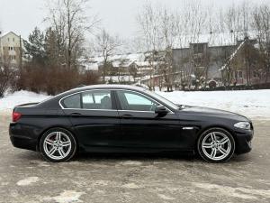 Black BMW 520 2012 in Vilnius, with an engine capacity of 2.00 L and mileage of 302 thousand km for 6000 €, photo 3 on AUTOMOTO.COM.LV
