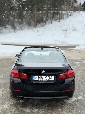 Black BMW 520 2012 in Vilnius, with an engine capacity of 2.00 L and mileage of 302 thousand km for 6000 €, photo 5 on AUTOMOTO.COM.LV