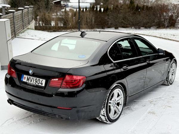 Melns BMW 520 2012 Viļņa, ar dzinēja tilpumu 2.00 L un nobraukumu 301 tūkst. km par 6900 €, foto 4 vietnē AUTOMOTO.COM.LV