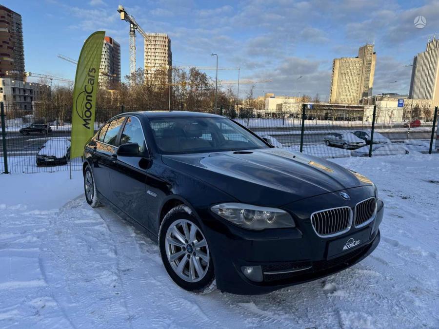 Melns BMW 520 2012 Viļņa, ar dzinēja tilpumu 2.00 L un nobraukumu 384 tūkst. km par 6900 €, foto 4 vietnē AUTOMOTO.COM.LV