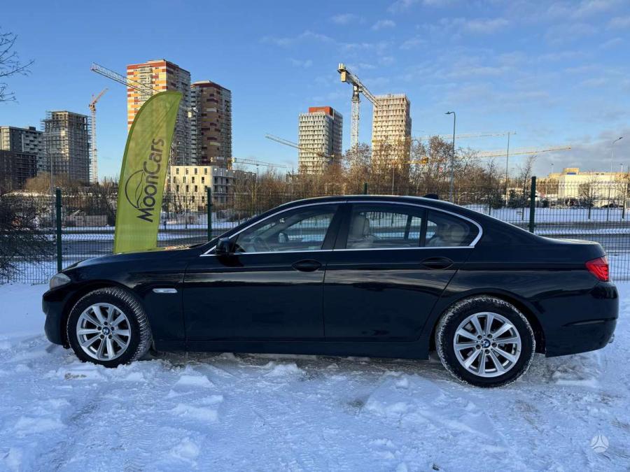 Melns BMW 520 2012 Viļņa, ar dzinēja tilpumu 2.00 L un nobraukumu 384 tūkst. km par 6900 €, foto 9 vietnē AUTOMOTO.COM.LV