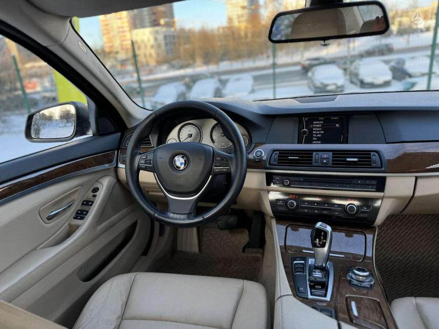 Melns BMW 520 2012 Viļņa, ar dzinēja tilpumu 2.00 L un nobraukumu 384 tūkst. km par 6900 €, foto 15 vietnē AUTOMOTO.COM.LV