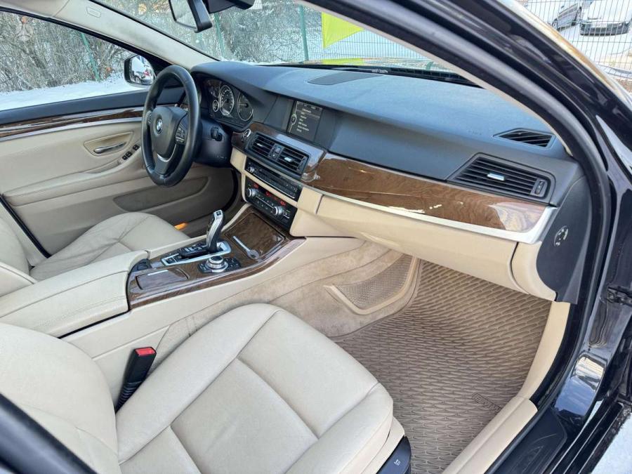 Melns BMW 520 2012 Viļņa, ar dzinēja tilpumu 2.00 L un nobraukumu 384 tūkst. km par 6900 €, foto 21 vietnē AUTOMOTO.COM.LV