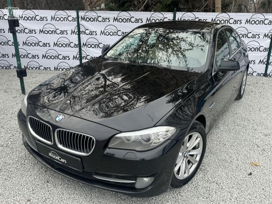 Black BMW 520 2012 in Vilnius, with an engine capacity of 2.00 L and mileage of 384 thousand km for 6800 €, photo 2 on AUTOMOTO.COM.LV