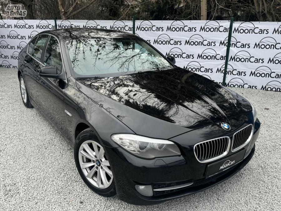 Black BMW 520 2012 in Vilnius, with an engine capacity of 2.00 L and mileage of 384 thousand km for 6800 €, photo 4 on AUTOMOTO.COM.LV