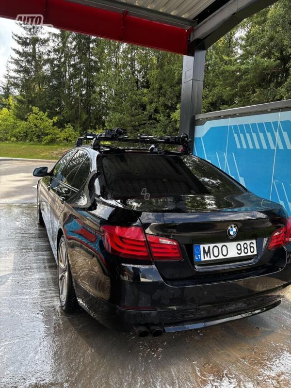 Melns BMW 520 2012 Viļņa, ar dzinēja tilpumu 2.00 L un nobraukumu 230 tūkst. km par 10000 €, foto 3 vietnē AUTOMOTO.COM.LV