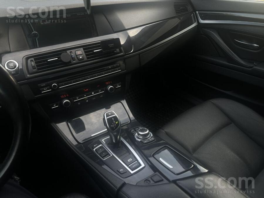 Melns BMW 520 2012 Bauska, ar dzinēja tilpumu 2.00 L un nobraukumu 302 tūkst. km par 10300 €, foto 11 vietnē AUTOMOTO.COM.LV
