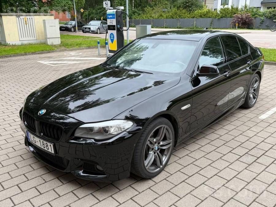 Black BMW 520 2012 in Riga, with an engine capacity of 2.00 L and mileage of 252 thousand km for 10300 €, photo 1 on AUTOMOTO.COM.LV