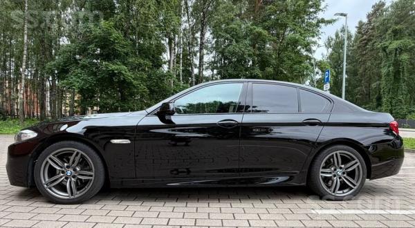 Black BMW 520 2012 in Riga, with an engine capacity of 2.00 L and mileage of 252 thousand km for 10300 €, photo 5 on AUTOMOTO.COM.LV