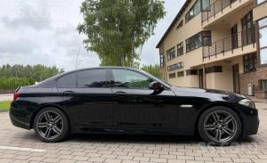 Black BMW 520 2012 in Riga, with an engine capacity of 2.00 L and mileage of 252 thousand km for 10300 €, photo 9 on AUTOMOTO.COM.LV