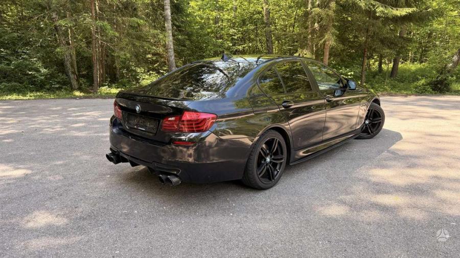 Black BMW 520 2012 in Alytus, with an engine capacity of 2.00 L and mileage of 273 thousand km for 10500 €, photo 4 on AUTOMOTO.COM.LV