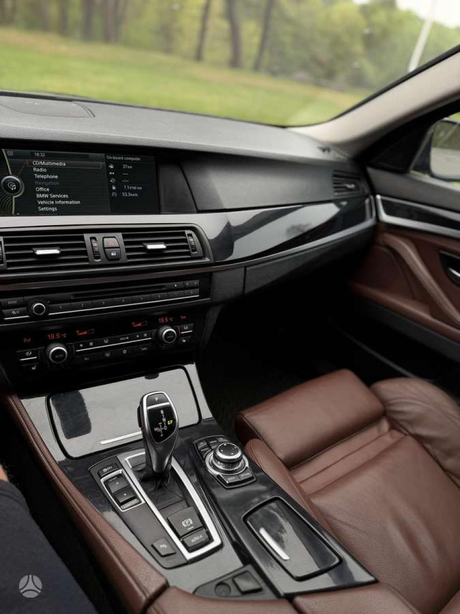 Melns BMW 520 2012 Viļņa, ar dzinēja tilpumu 2.00 L un nobraukumu 286 tūkst. km par 9999 €, foto 10 vietnē AUTOMOTO.COM.LV