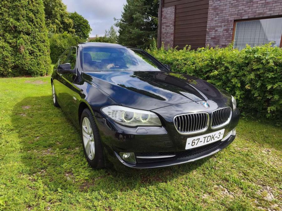 Black BMW 520 2012 in Marijampole, with an engine capacity of 2.00 L and mileage of 280 thousand km for 7999 €, photo 4 on AUTOMOTO.COM.LV