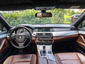 Black BMW 520 2012 in Marijampole, with an engine capacity of 2.00 L and mileage of 280 thousand km for 7999 €, photo 12 on AUTOMOTO.COM.LV