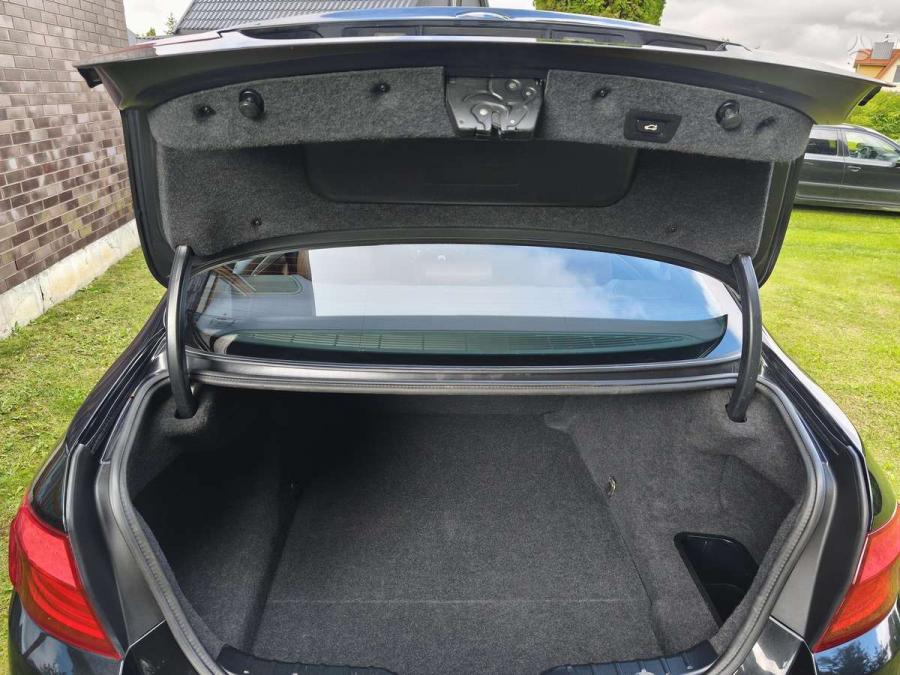 Black BMW 520 2012 in Marijampole, with an engine capacity of 2.00 L and mileage of 280 thousand km for 7999 €, photo 28 on AUTOMOTO.COM.LV