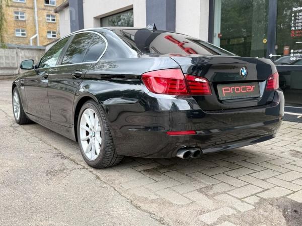 Black BMW 520 2012 in Riga, with an engine capacity of 2.00 L and mileage of 205 thousand km for 6550 €, photo 3 on AUTOMOTO.COM.LV