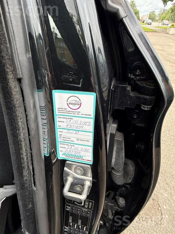 Black BMW 520 2012 in Riga, with an engine capacity of 2.00 L and mileage of 205 thousand km for 6550 €, photo 10 on AUTOMOTO.COM.LV