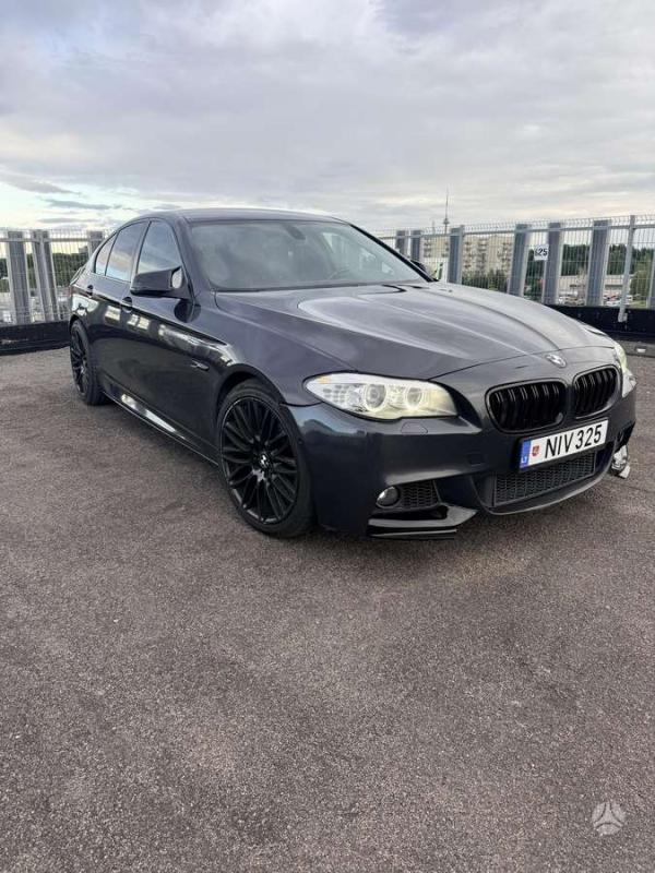 Black BMW 520 2012 in Vilnius, with an engine capacity of 2.00 L and mileage of 330 thousand km for 9100 €, photo 3 on AUTOMOTO.COM.LV