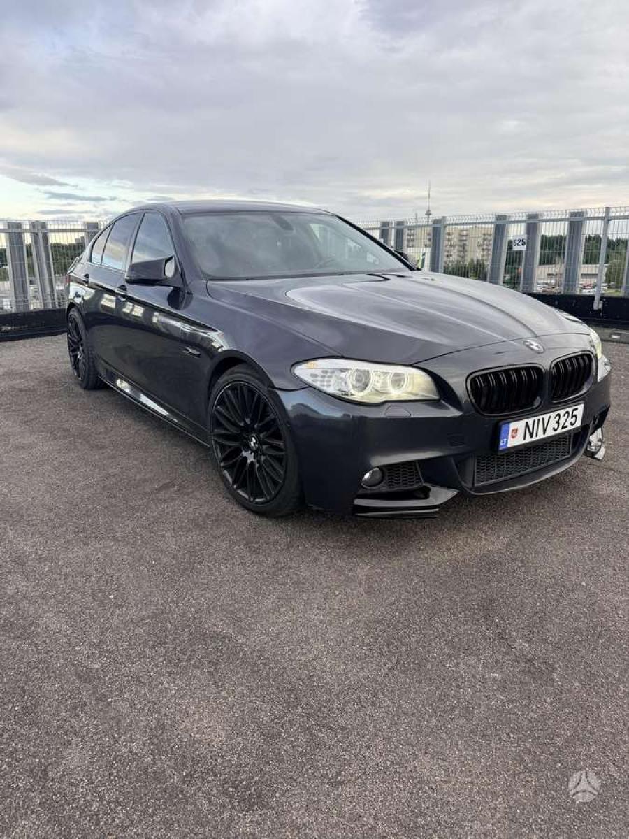 Black BMW 520 2012 in Vilnius, with an engine capacity of 2.00 L and mileage of 330 thousand km for 9100 €, photo 3 on AUTOMOTO.COM.LV