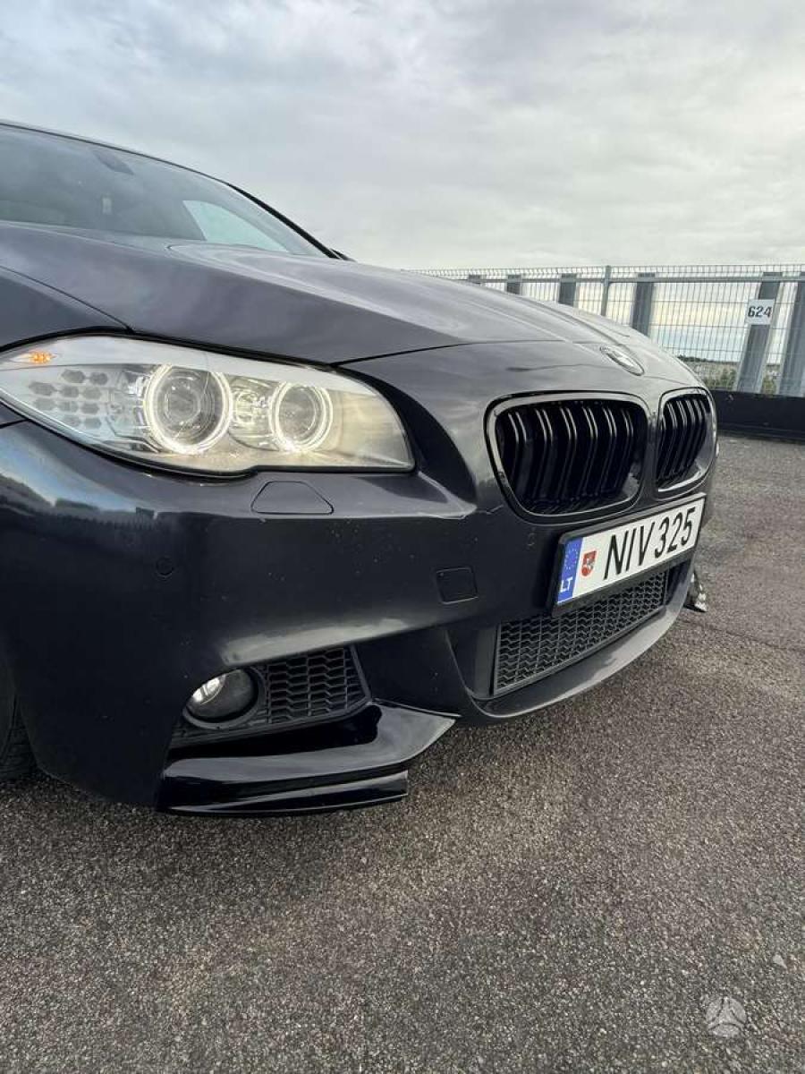 Black BMW 520 2012 in Vilnius, with an engine capacity of 2.00 L and mileage of 330 thousand km for 9100 €, photo 4 on AUTOMOTO.COM.LV