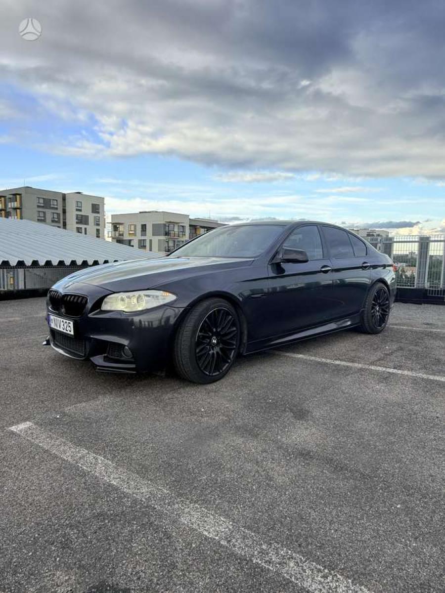 Black BMW 520 2012 in Vilnius, with an engine capacity of 2.00 L and mileage of 330 thousand km for 9100 €, photo 5 on AUTOMOTO.COM.LV