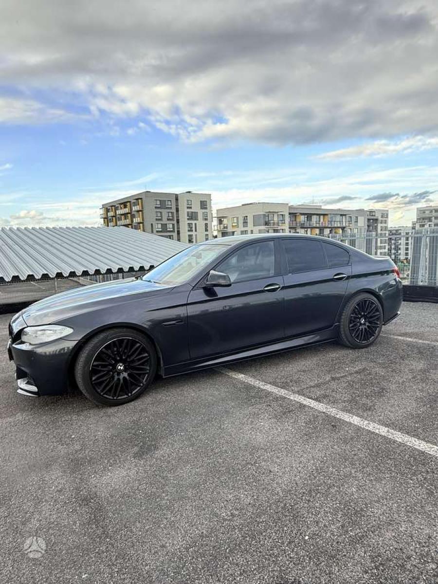 Black BMW 520 2012 in Vilnius, with an engine capacity of 2.00 L and mileage of 330 thousand km for 9100 €, photo 8 on AUTOMOTO.COM.LV