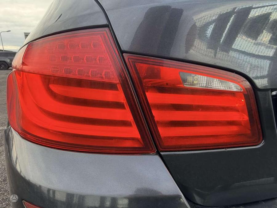 Black BMW 520 2012 in Vilnius, with an engine capacity of 2.00 L and mileage of 330 thousand km for 9100 €, photo 9 on AUTOMOTO.COM.LV