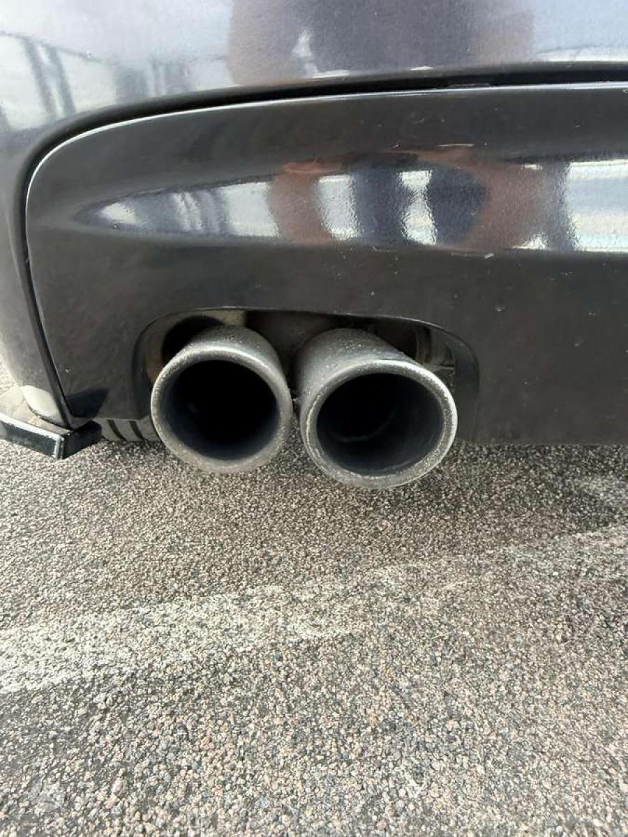 Black BMW 520 2012 in Vilnius, with an engine capacity of 2.00 L and mileage of 330 thousand km for 9100 €, photo 10 on AUTOMOTO.COM.LV
