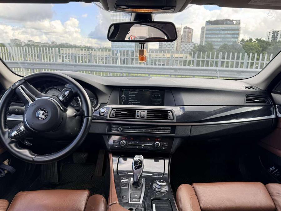 Black BMW 520 2012 in Vilnius, with an engine capacity of 2.00 L and mileage of 330 thousand km for 9100 €, photo 13 on AUTOMOTO.COM.LV