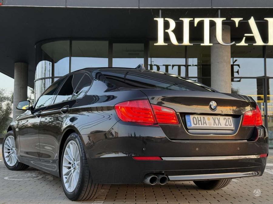 Black BMW 520 2012 in Kaunas, with an engine capacity of 2.00 L and mileage of 0 thousand km for 8390 €, photo 3 on AUTOMOTO.COM.LV