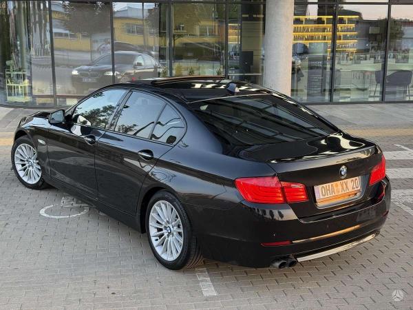 Melns BMW 520 2012 Kauņa, ar dzinēja tilpumu 2.00 L un nobraukumu 0 tūkst. km par 8390 €, foto 5 vietnē AUTOMOTO.COM.LV