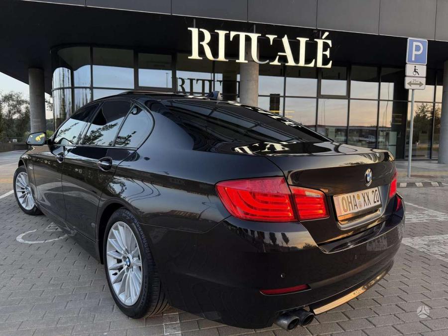 Black BMW 520 2012 in Kaunas, with an engine capacity of 2.00 L and mileage of 0 thousand km for 8390 €, photo 7 on AUTOMOTO.COM.LV