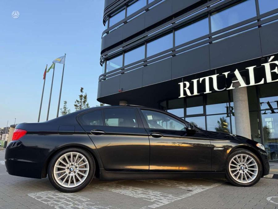 Black BMW 520 2012 in Kaunas, with an engine capacity of 2.00 L and mileage of 0 thousand km for 8390 €, photo 9 on AUTOMOTO.COM.LV